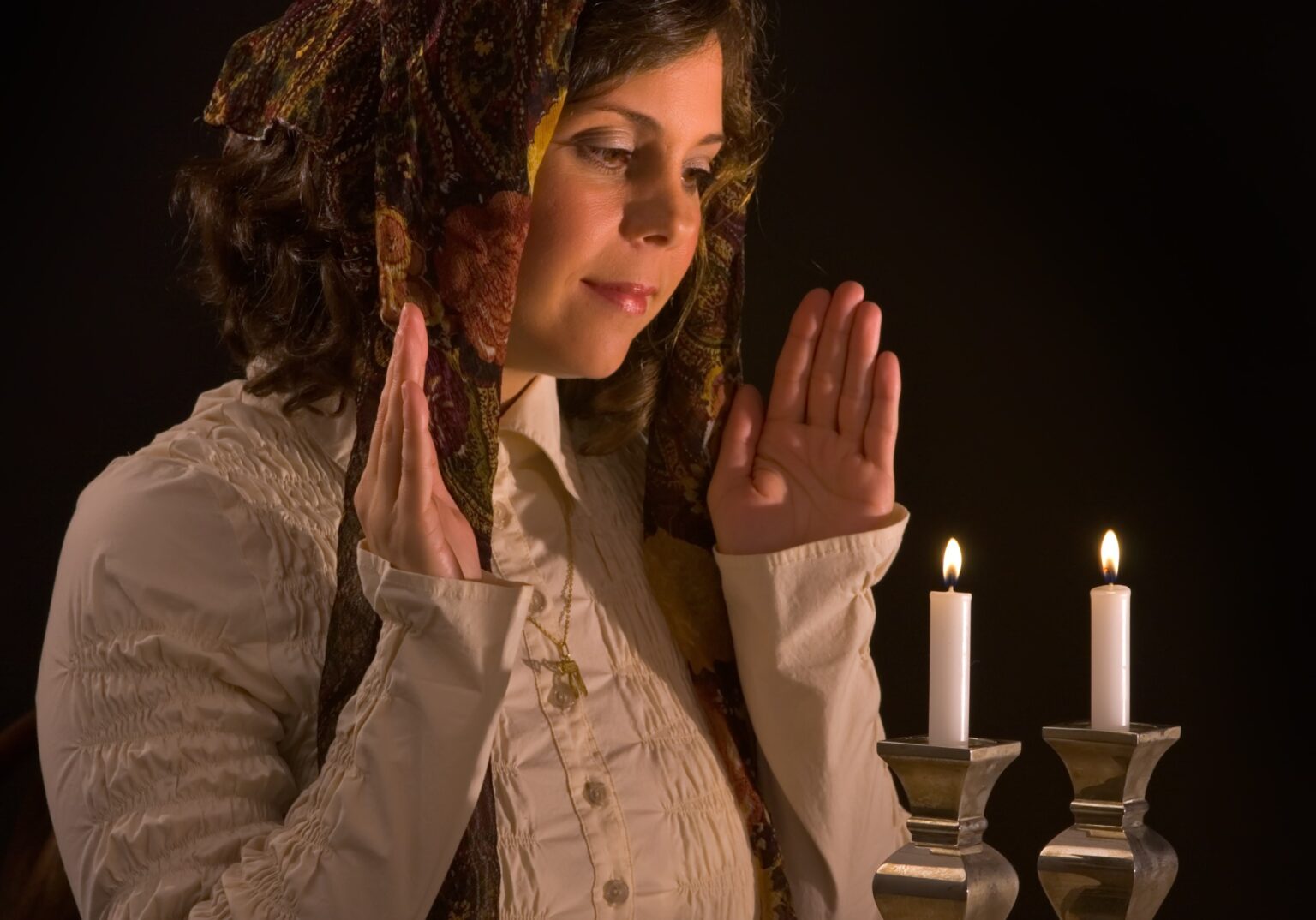 Eshet Chayil: Woman of Valor | Judaica Webstore Blog