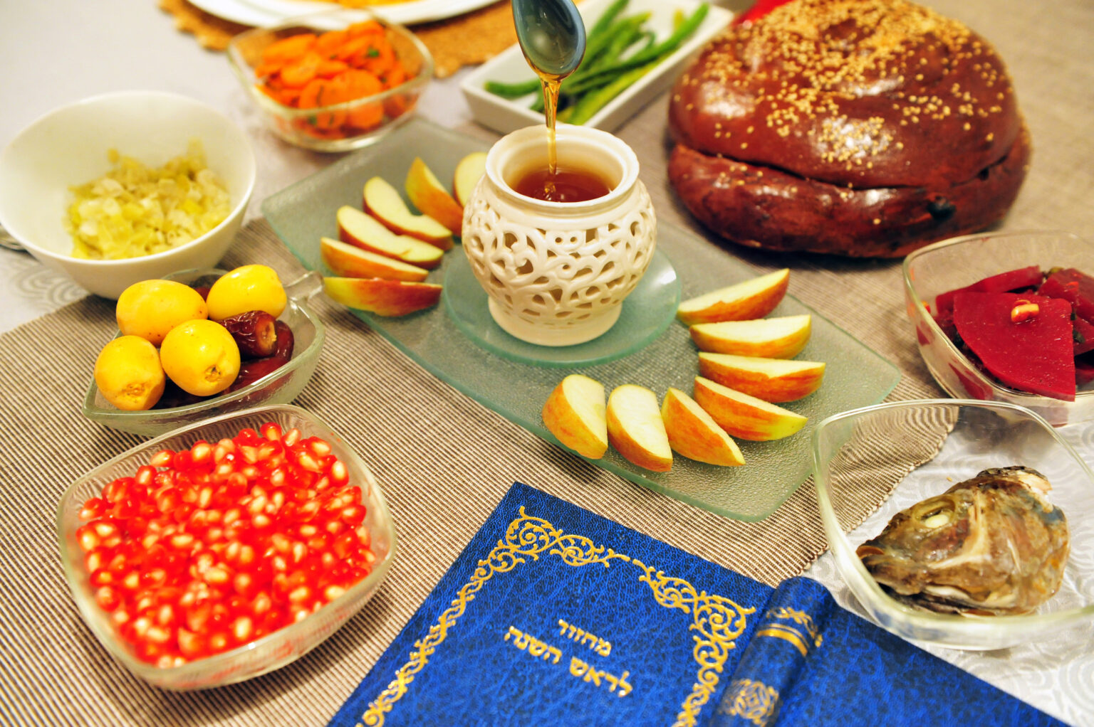 How to Set the Perfect Rosh Hashanah Table | Judaica Webstore Blog
