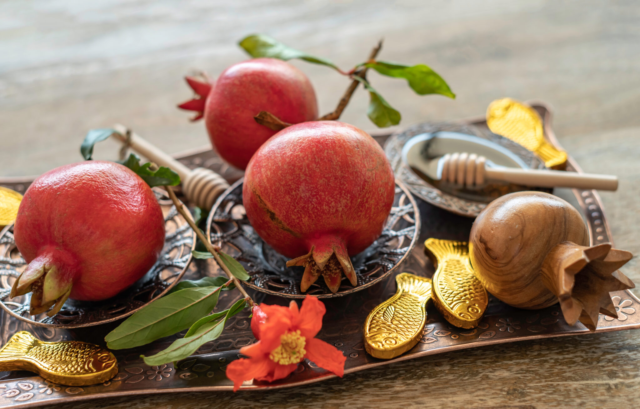 How to Set the Perfect Rosh Hashanah Table | Judaica Webstore Blog